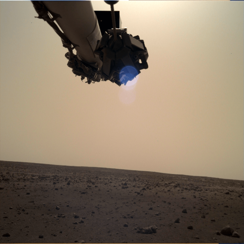 InSight Mars Lander Gets Used to Its New Digs, Snaps a Selfie ...